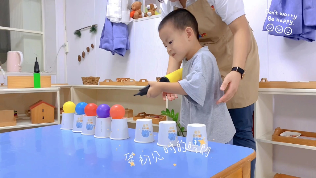 科学小实验《空气炮》原理:当我们用手拉打气筒的时候,打气筒内的...