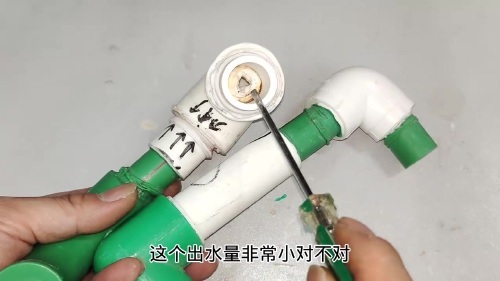 水管热熔是水电工的招牌技术,如果热熔过头堵塞水管,就太外行了