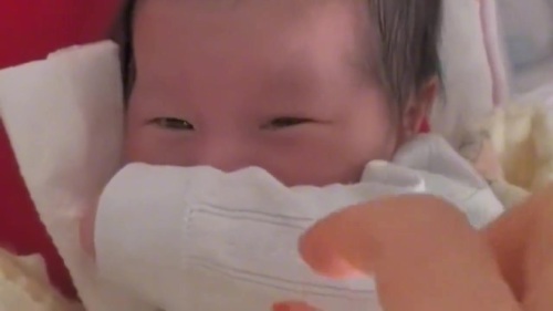 萌宝乖乖戴口罩,健康成长每一天!