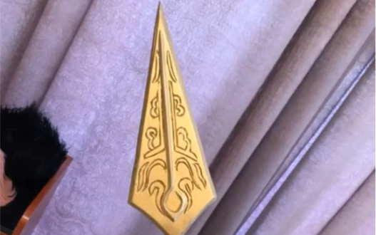 两天制作一把哪吒的火尖枪 材料:3cm直径pvc管 3mm 5mm EVA材料...