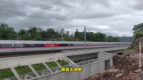 时速450公里!中国CR450高铁震撼世界,外国网友疯狂打call