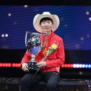 曼昱的超级迷妹 