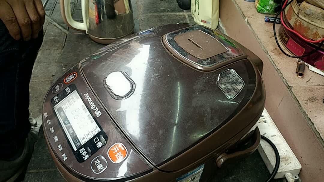 微电脑智能电饭煲维修,加热一会显E3.