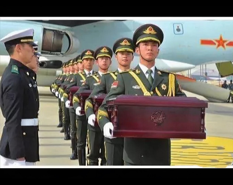 这张照片极其惨烈,是抗美援朝期间,一名美国随军记者拍摄的志愿军...