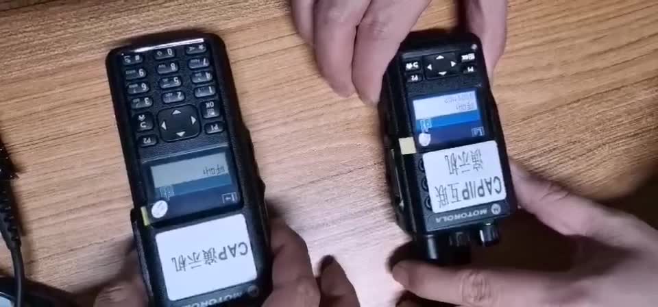 摩托罗拉数字对讲机强插(发射中断)功能展示。