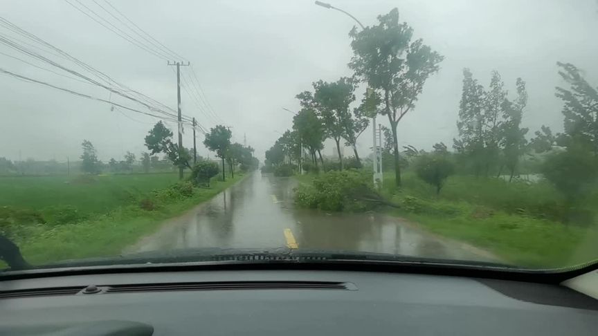 #雨天出行 #雨天行车注意安全