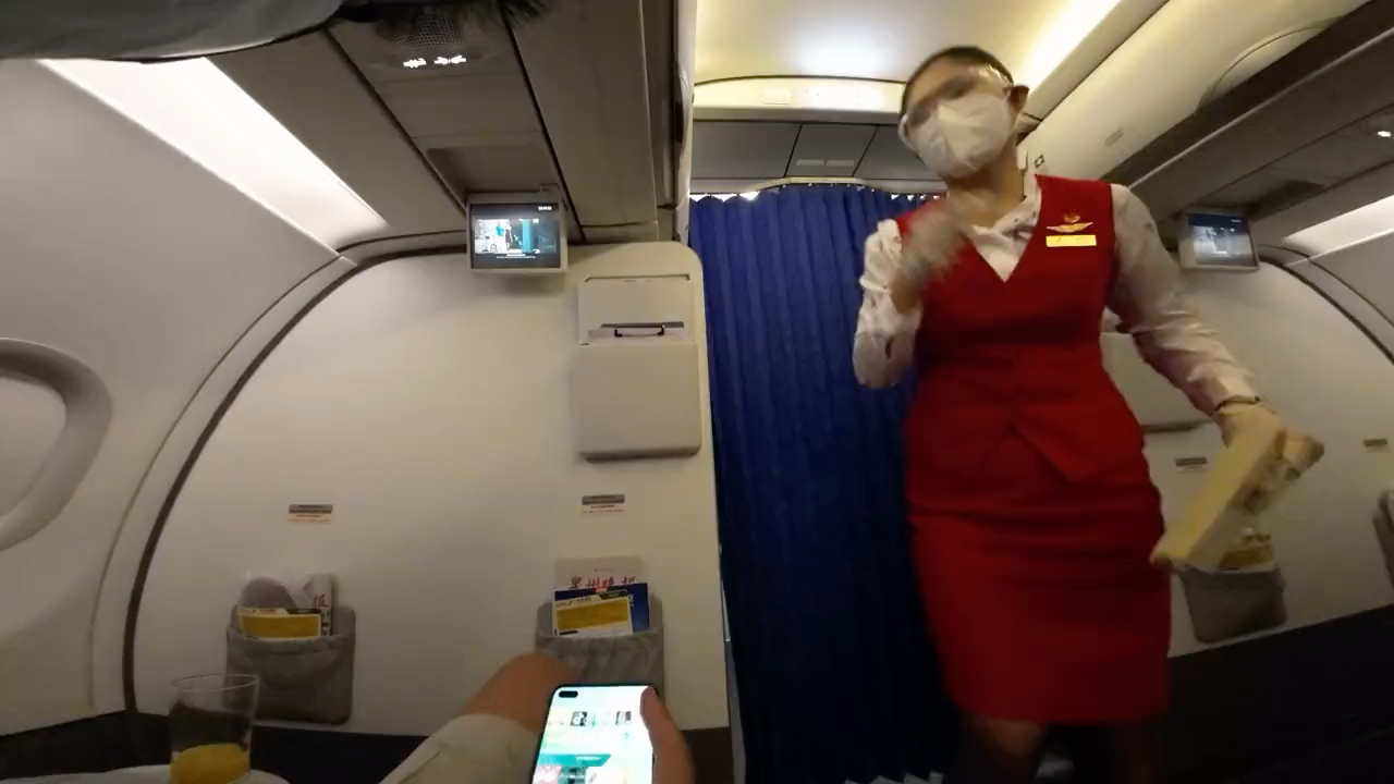 应该没有哪个行业的服务可以媲美民航业了吧,深航的客舱服务在国外...