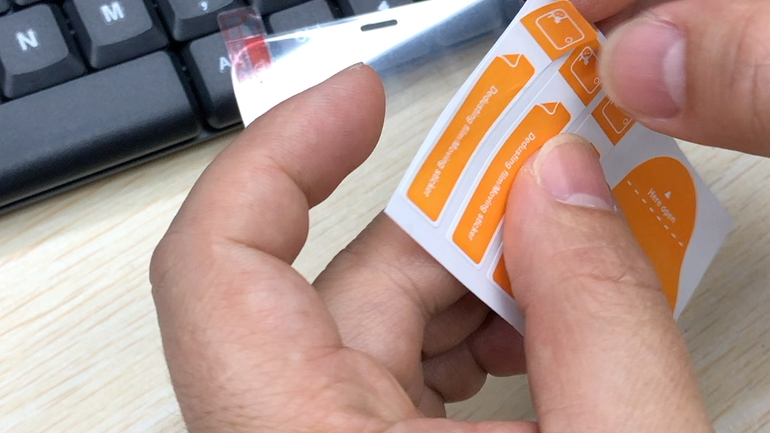 钢化膜一面离型膜无法撕开的处理方法