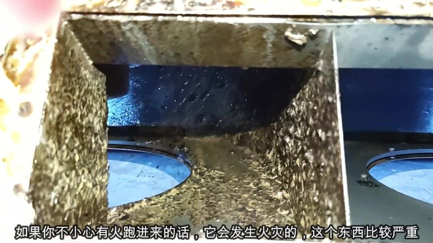 家里最容易引发火灾的电器,小伙拆开给你看,里面惨不忍睹