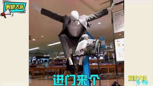 商场假人模特集体"整活"!这些奇葩造型让你笑到扶墙