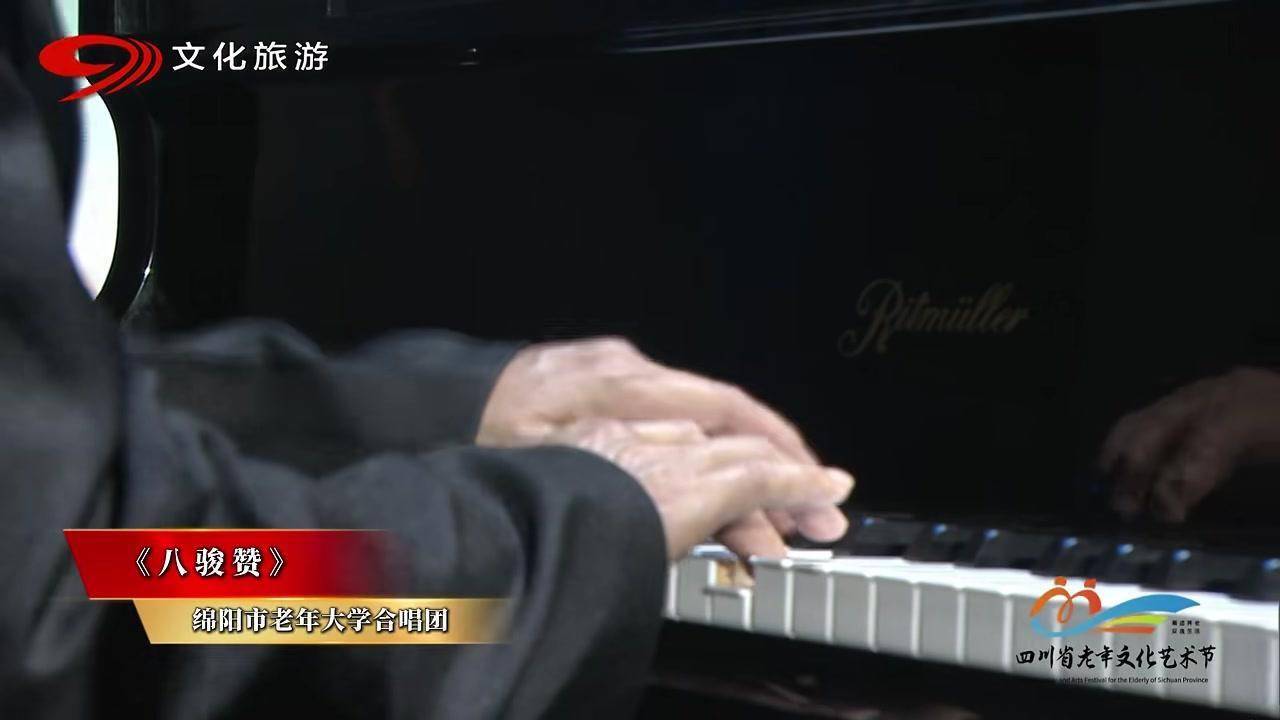 当绵阳市老年大学合唱团昂首开嗓,银发歌者用生命的力量唱出万马...