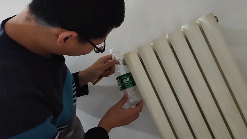 妞爸自创的暖气片放水小妙招,家里暖气片不热的赶紧来看看