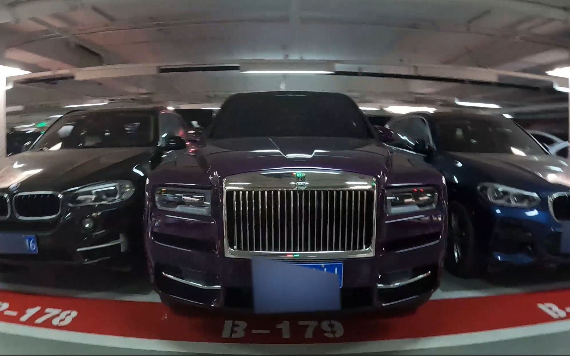 去北京最奢侈的购物广场——北京SKP 你得开什么车!