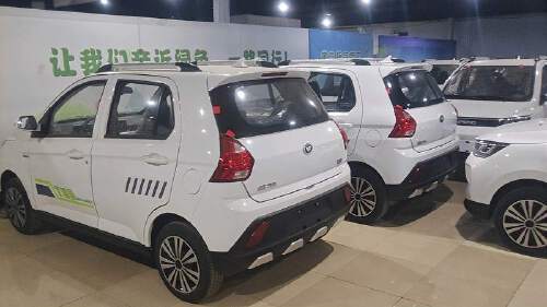 家用四轮电动代步车:安全舒适,解决全家短途出行难题