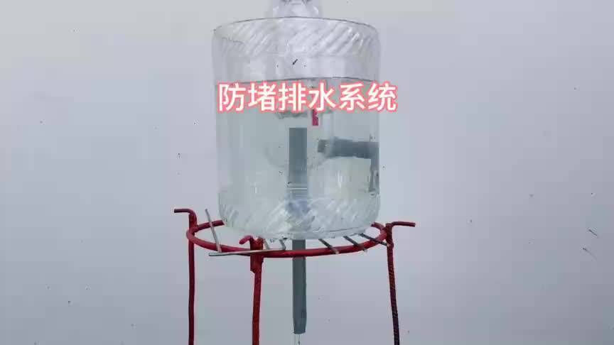 小伙用塑料瓶和PVC管自制防堵排水系统,太牛了!