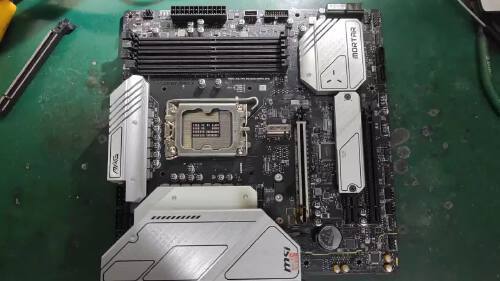 微星b660主板水冷漏水显卡和主板都烧了这点多背