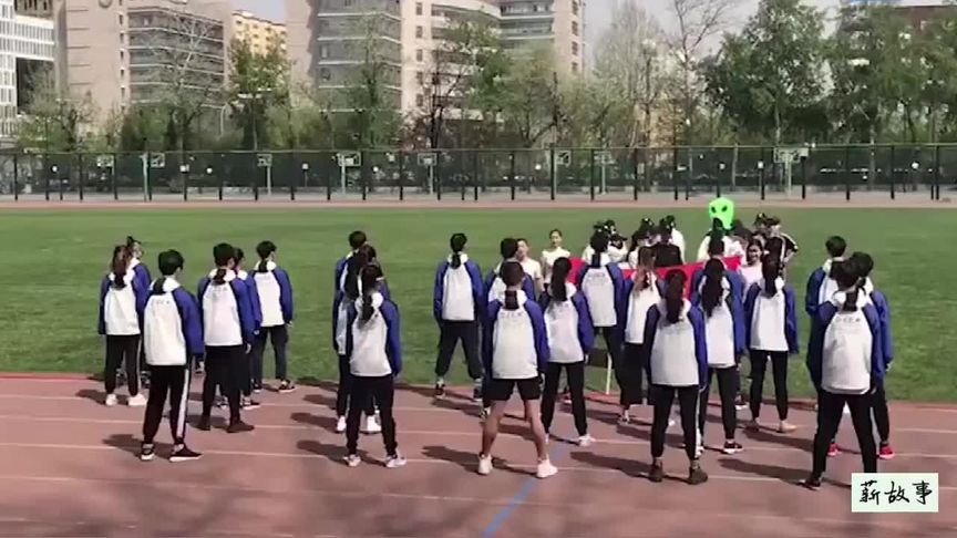 校运动会搞笑开幕式表演合集,看台上的老师还好吗