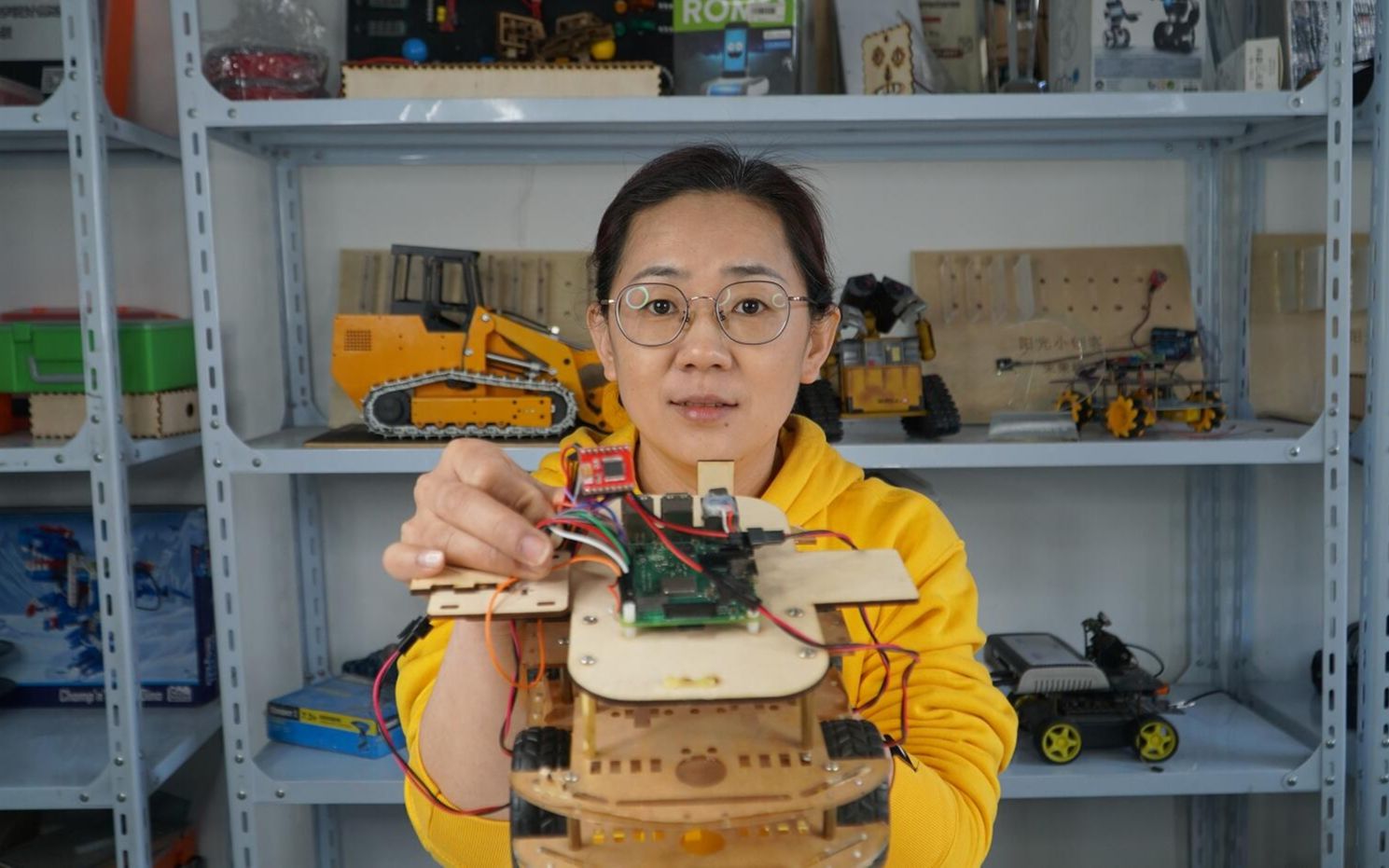 Level-5 树莓派 Python GPIO_ 远程控制小车 钟娜老师