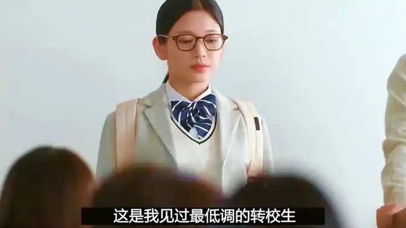 两个性格完全相反的女生灵魂意外交换,这下有好戏看了
