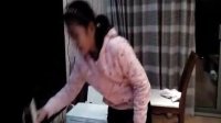 小女孩讲解复印机操作,超可爱。