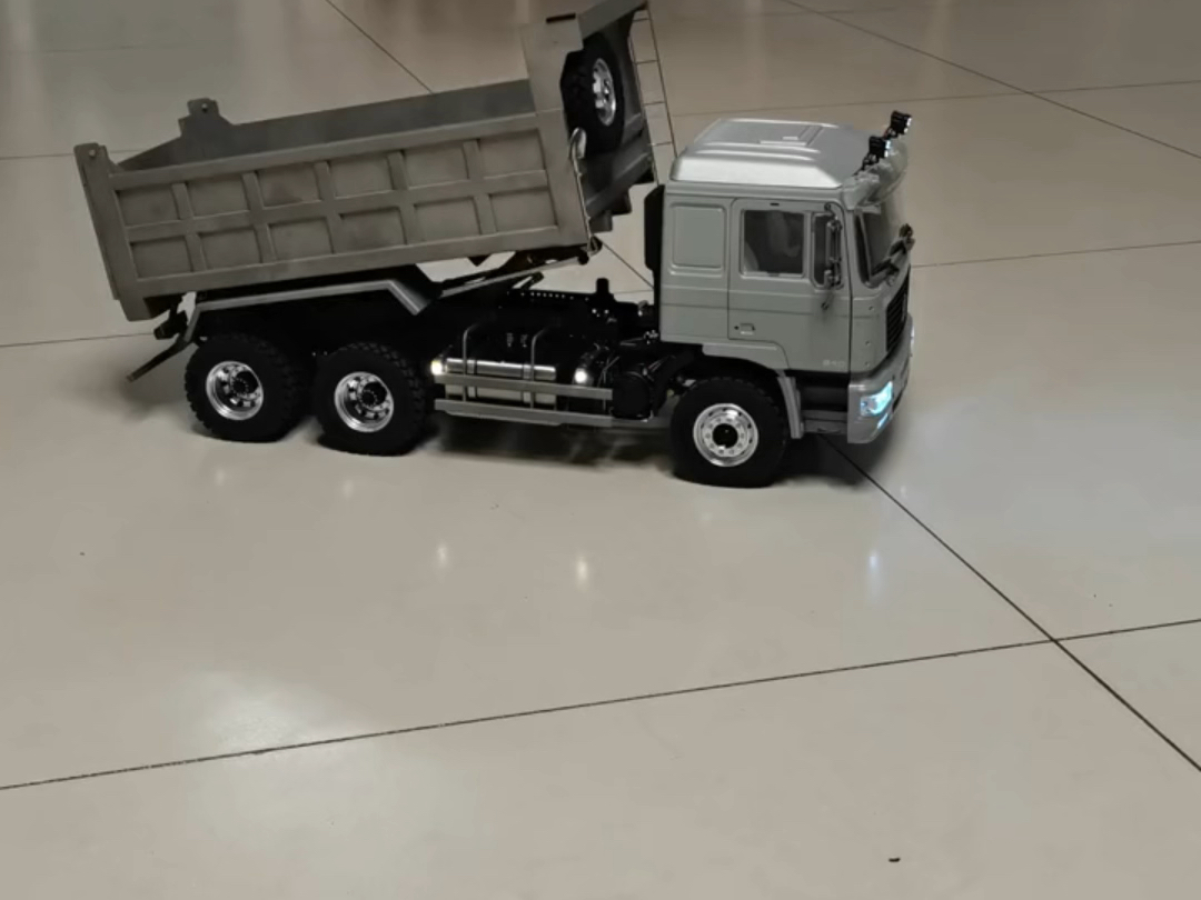 德龙F2000后八轮自卸车