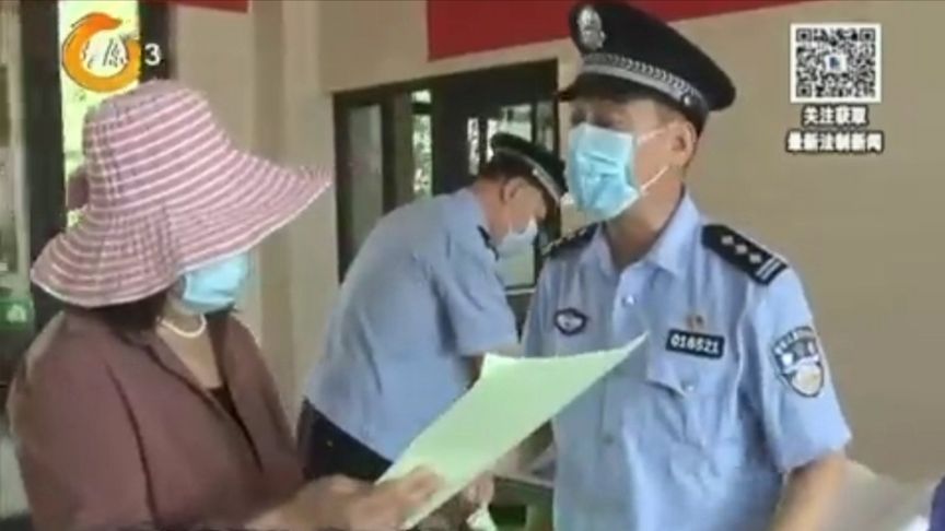 太原长风东派出所走进社区,开展反诈宣传,向居民普及反诈知识