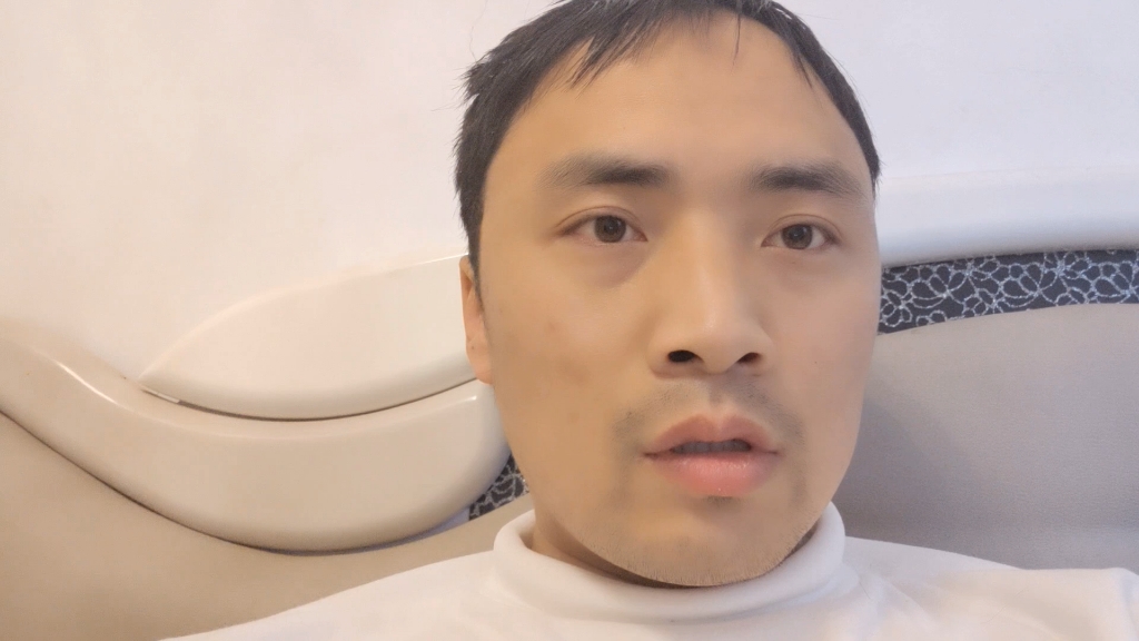 感染新冠第八天,依然咳嗽不止,家人都吓坏了,不要小瞧这病毒!