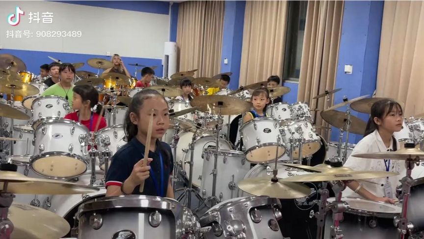 上课时间与小朋友互动