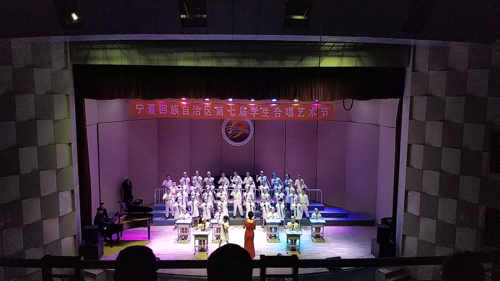小学生合唱都这么棒,形式也赞!