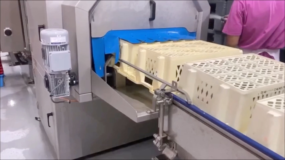 塑料筐清洗设备,注塑胶框清洗机,肉类周转箱清洗机,油炸油炸食品周转...