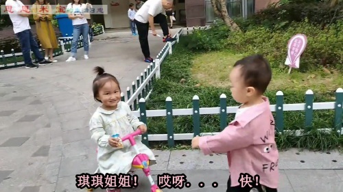 老公过年不能回家,媳妇发来一段宝宝视频,老公笑出了鼻涕泡