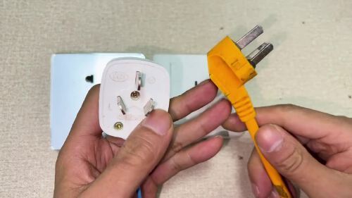 10A转16A插头,是个电工都知道不能用,很多人图省事,差点烧了