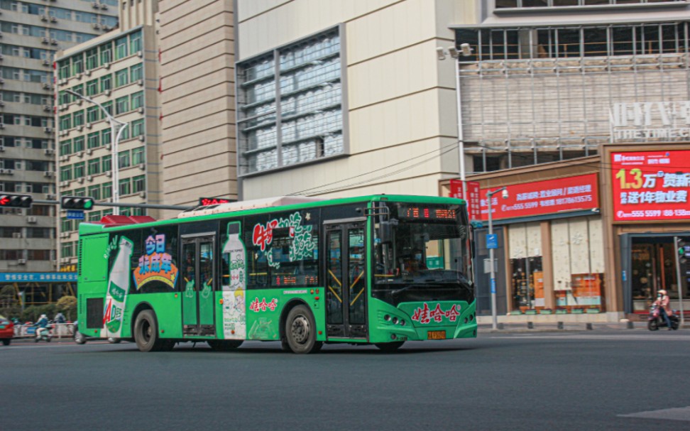 ...南宁白马公交申龙SLK6119USNHEV03型气电混合动力城市客车走行...