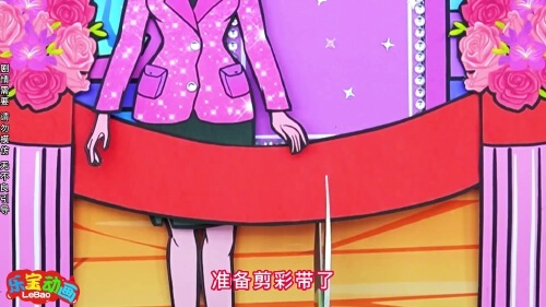 女孩进行婚纱主题设计比赛,两种不同的设计,你喜欢那种风格呢