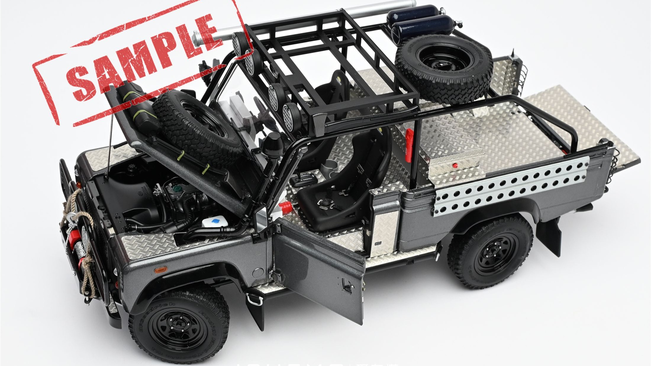 Almost Real 丛林探险版 1:18 路虎卫士装饰板样品模型