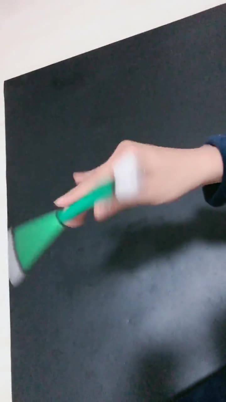 转笔,让普通的动作变得不平凡。
