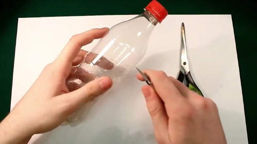 如何用塑料瓶制造迷你电动汽车