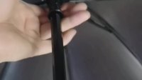 太阳伞正确的使用方法 红色黑胶遮阳伞的正确开关使用方法