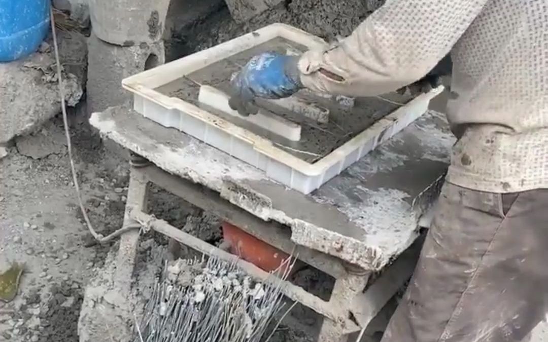 塑料盖板模具浇筑脱模视频