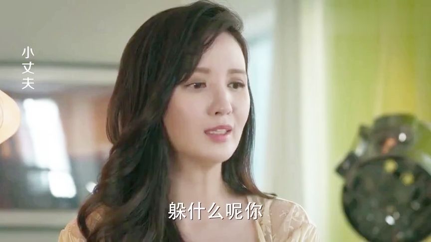 男子受不了美娇妻,晚上故意借口拉肚子,跑去上厕所睡了一晚沙发