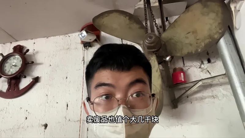 今天粉丝老人铁说他有一个260多斤的船用黄铜螺旋桨