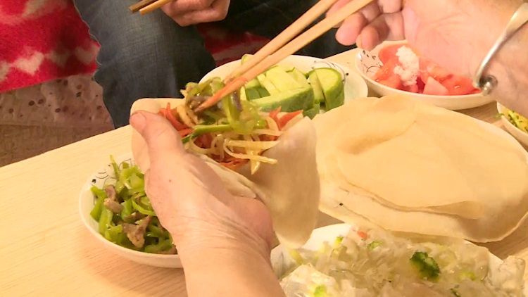 39秒|立春到!威海市民用“咬春”习俗迎立春 满口都是春的味道