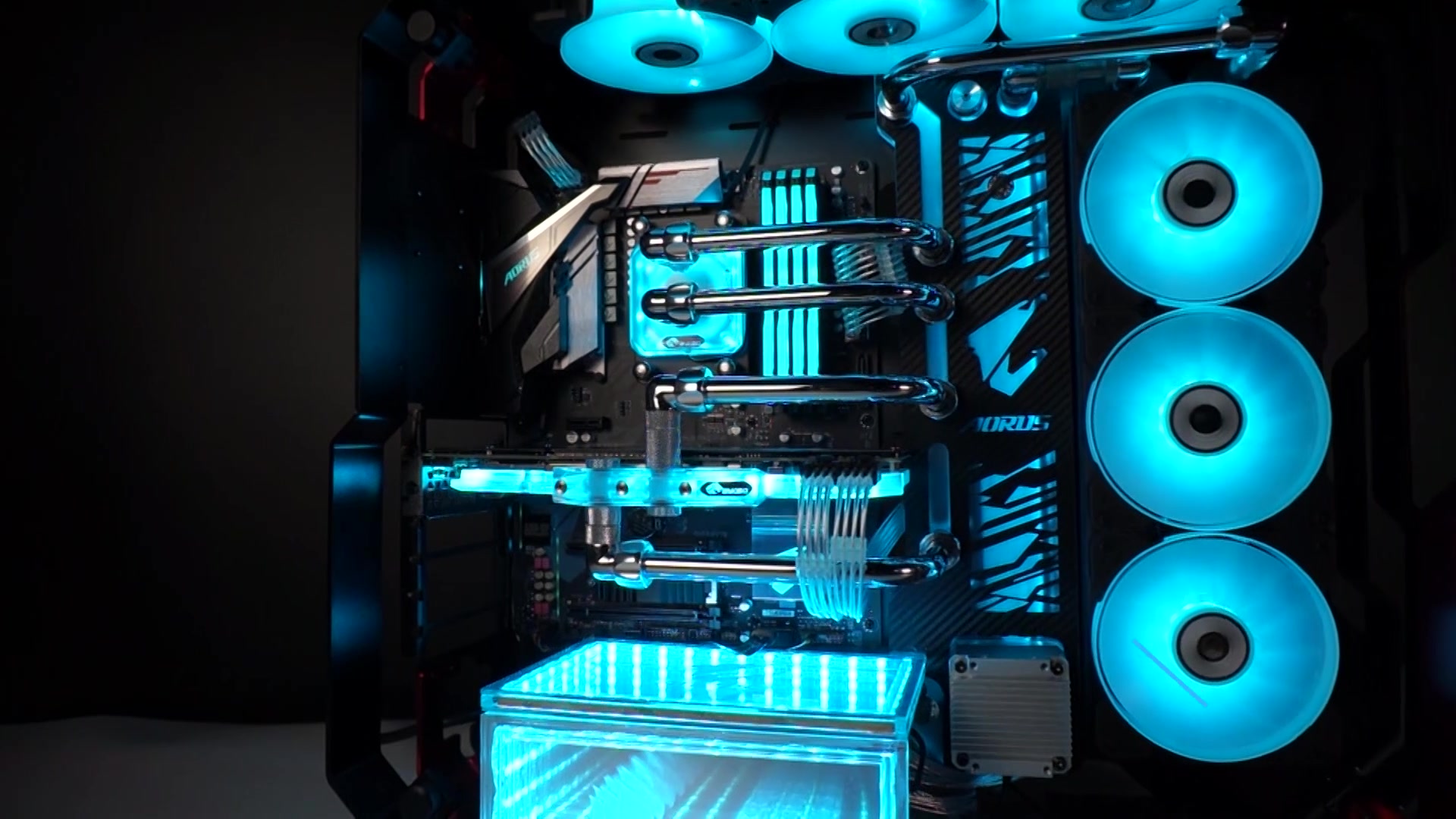 ...纯色,技嘉AORUS神光同步,海盗船RGB内存,BY水冷银色金属管套件