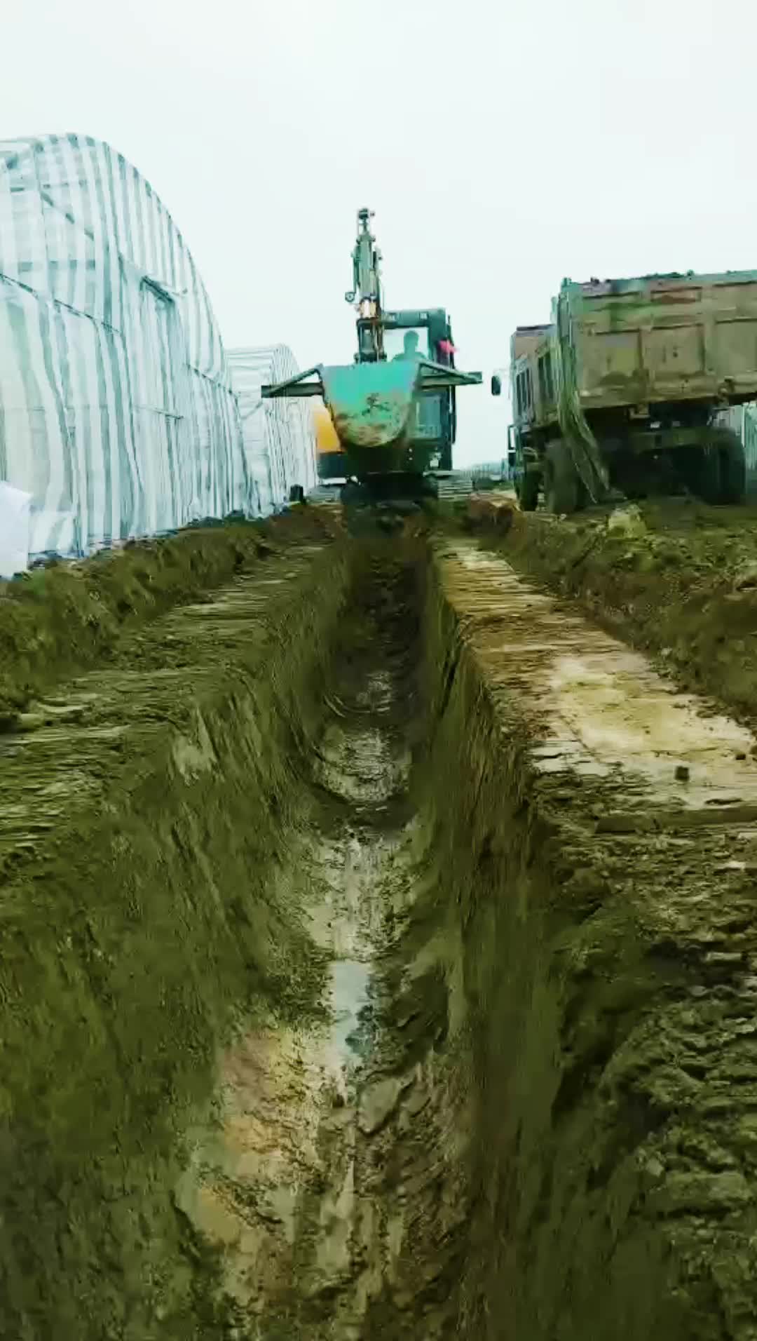 水渠滑模机的全套施工过程!