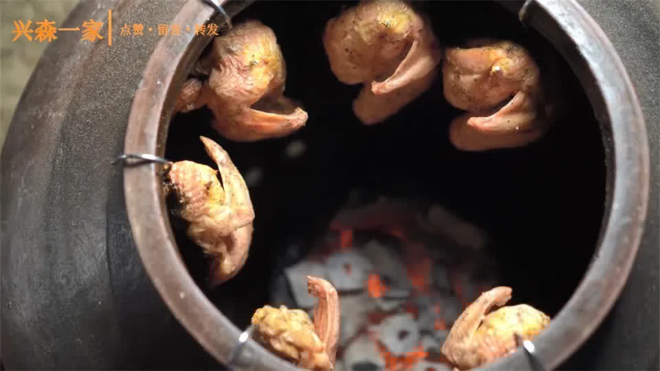 家庭自制碳炉!用木炭烤制成的鸡肉!