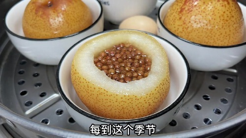 雪梨里放点花椒蒸一蒸,农村老奶奶这个做法解决了很多父母的困扰...