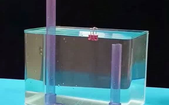 一根管子就可以自动吸水,这是为什么呢?