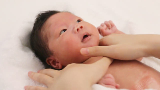 宝宝腹泻时传递的这些"信号源",新手爸妈们都读懂了吗?