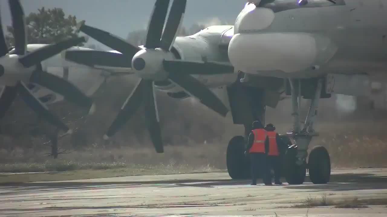 图-95的对转螺旋桨涡桨发动机总是让人惊叹