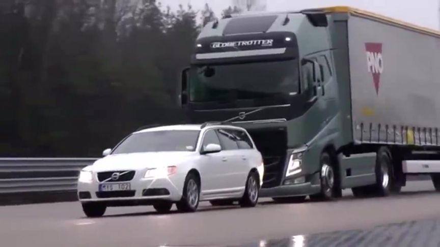 沃尔沃卡车自动刹车系统演示